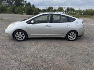 Toyota Prius 2005 in Vilnius, with an engine capacity of 1.50 L and mileage of 190 thousand km for 2450 €, photo 5 on AUTOMOTO.COM.LV