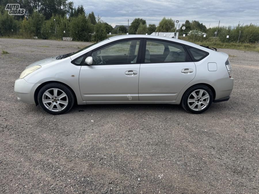 Toyota Prius 2005 in Vilnius, with an engine capacity of 1.50 L and mileage of 190 thousand km for 2450 €, photo 5 on AUTOMOTO.COM.LV