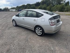 Toyota Prius 2005 in Vilnius, with an engine capacity of 1.50 L and mileage of 190 thousand km for 2450 €, photo 6 on AUTOMOTO.COM.LV