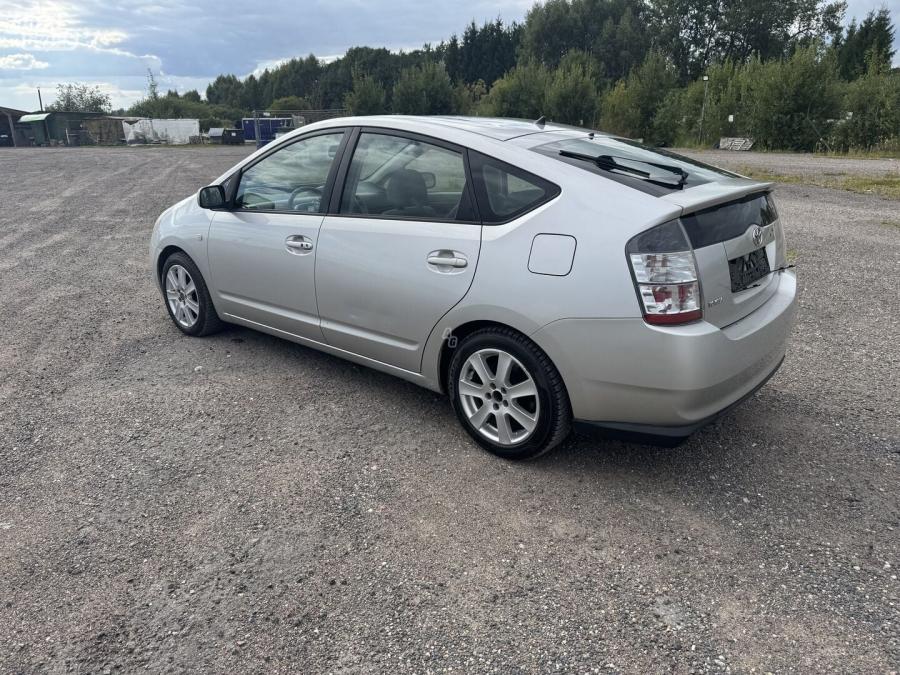 Toyota Prius 2005 in Vilnius, with an engine capacity of 1.50 L and mileage of 190 thousand km for 2450 €, photo 6 on AUTOMOTO.COM.LV