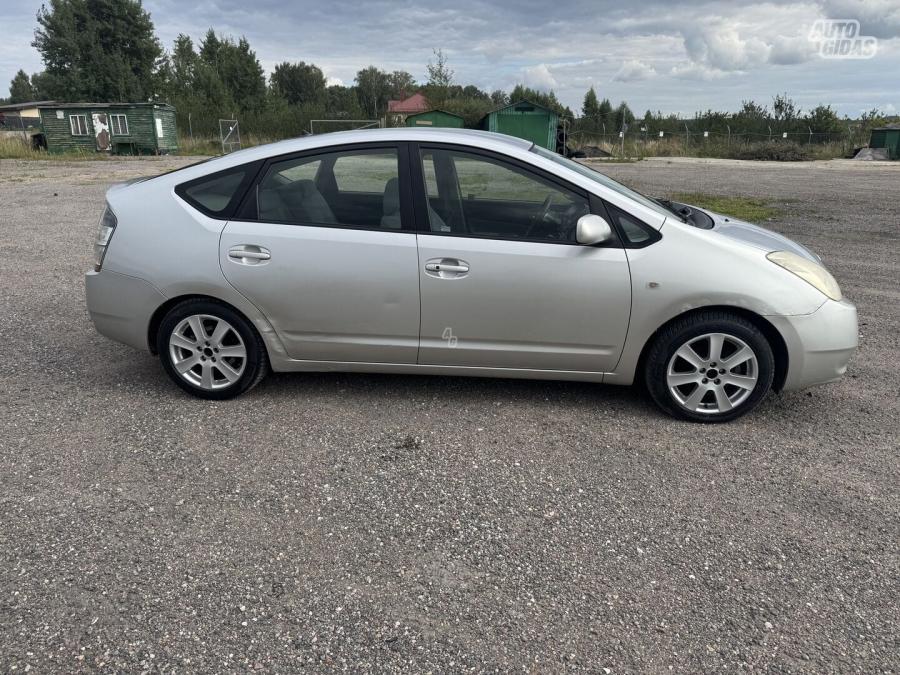 Toyota Prius 2005 in Vilnius, with an engine capacity of 1.50 L and mileage of 190 thousand km for 2450 €, photo 7 on AUTOMOTO.COM.LV