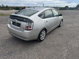Toyota Prius 2005 in Vilnius, with an engine capacity of 1.50 L and mileage of 190 thousand km for 2450 €, photo 8 on AUTOMOTO.COM.LV