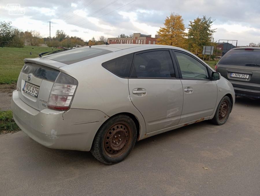 Toyota Prius 2005 Kauņa, ar dzinēja tilpumu 1.50 L un nobraukumu 422 tūkst. km par 950 €, foto 3 vietnē AUTOMOTO.COM.LV