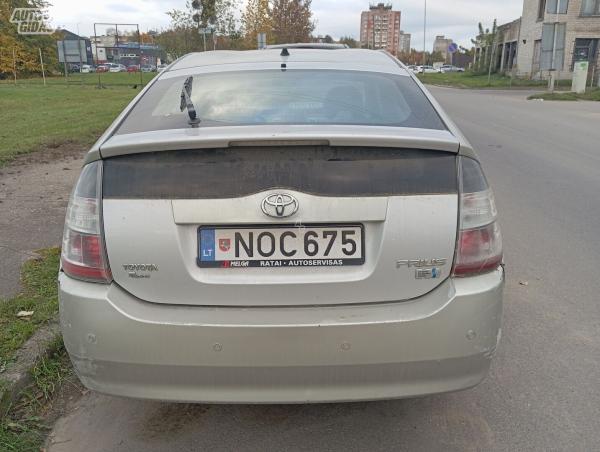 Toyota Prius 2005 in Kaunas, with an engine capacity of 1.50 L and mileage of 422 thousand km for 950 €, photo 7 on AUTOMOTO.COM.LV
