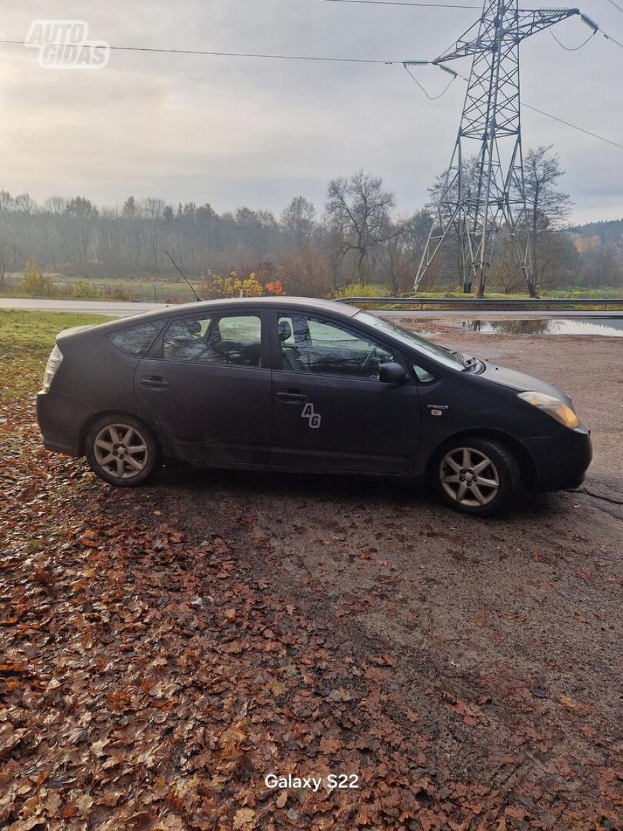 Toyota Prius 2006 Viļņa, ar dzinēja tilpumu 1.50 L un nobraukumu 4865 tūkst. km par 2350 €, foto 1 vietnē AUTOMOTO.COM.LV