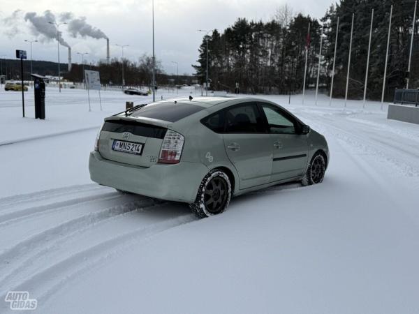 Toyota Prius 2006 Viļņa, ar dzinēja tilpumu 1.50 L un nobraukumu 370 tūkst. km par 2500 €, foto 4 vietnē AUTOMOTO.COM.LV