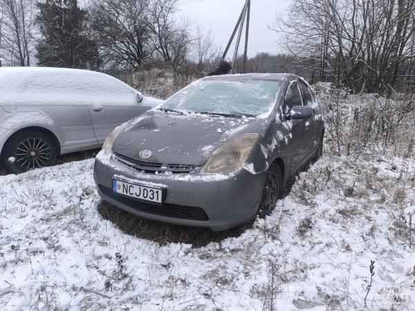 Toyota Prius 2006 Viļņa, ar dzinēja tilpumu 1.50 L un nobraukumu 240 tūkst. km par 1000 €, foto 4 vietnē AUTOMOTO.COM.LV