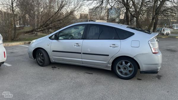 Toyota Prius 2006 Viļņa, ar dzinēja tilpumu 1.50 L un nobraukumu 473 tūkst. km par 2100 €, foto 5 vietnē AUTOMOTO.COM.LV