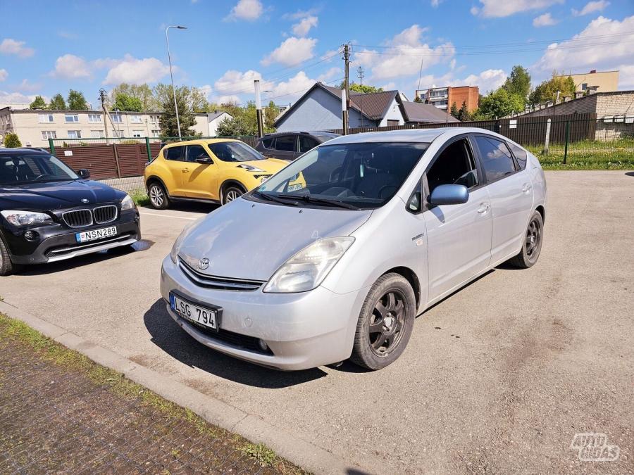 Toyota Prius 2006 in Kaunas, with an engine capacity of 1.50 L and mileage of 387 thousand km for 1400 €, photo 1 on AUTOMOTO.COM.LV