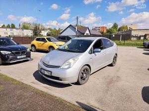 Toyota Prius 2006 in Kaunas, with an engine capacity of 1.50 L and mileage of 387 thousand km for 1400 €, photo 3 on AUTOMOTO.COM.LV