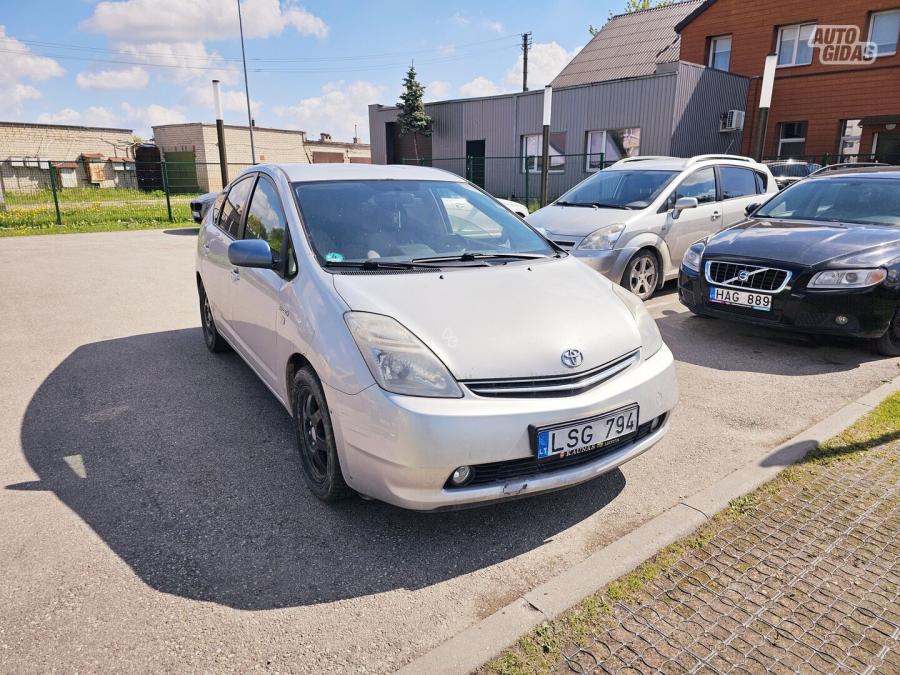 Toyota Prius 2006 in Kaunas, with an engine capacity of 1.50 L and mileage of 387 thousand km for 1400 €, photo 4 on AUTOMOTO.COM.LV