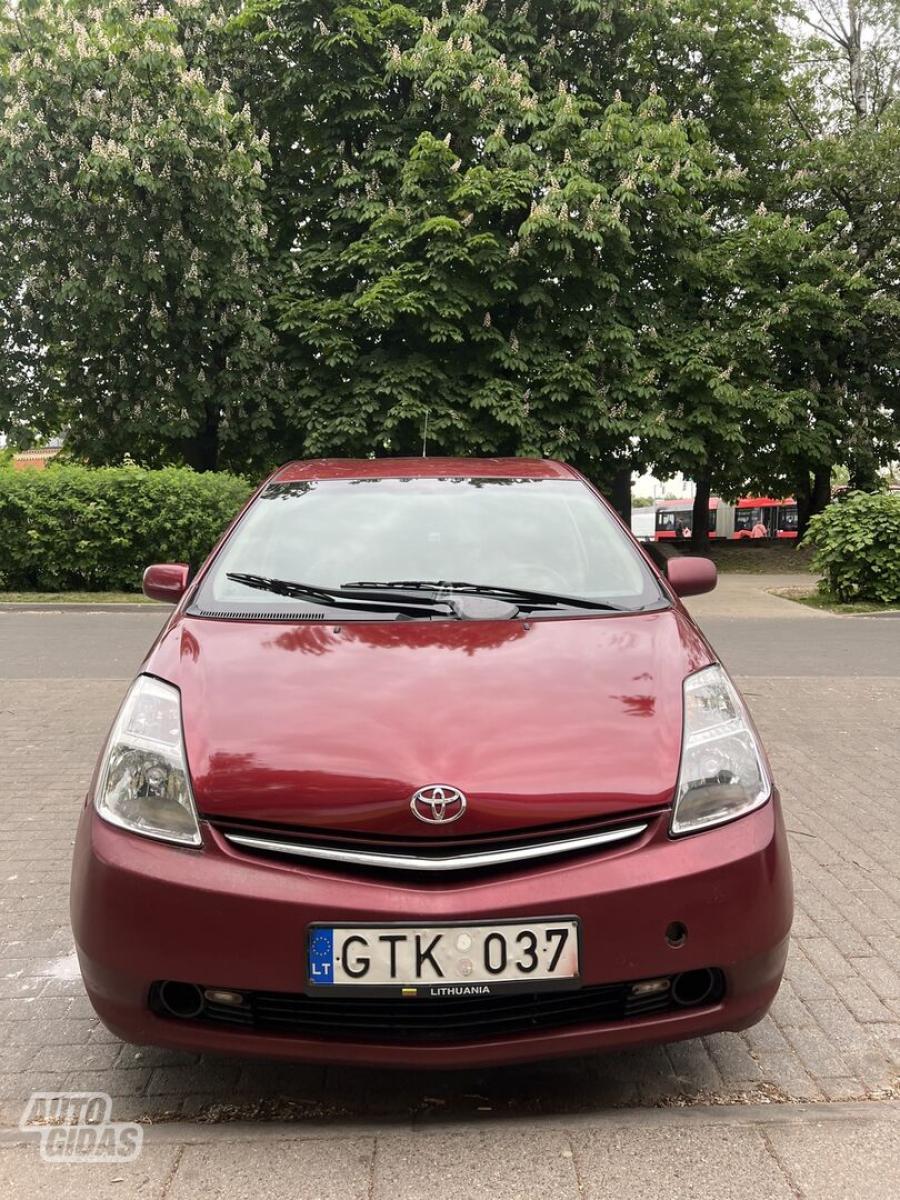 Toyota Prius 2006 in Vilnius, with an engine capacity of 1.50 L and mileage of 300 thousand km for 1950 €, photo 1 on AUTOMOTO.COM.LV