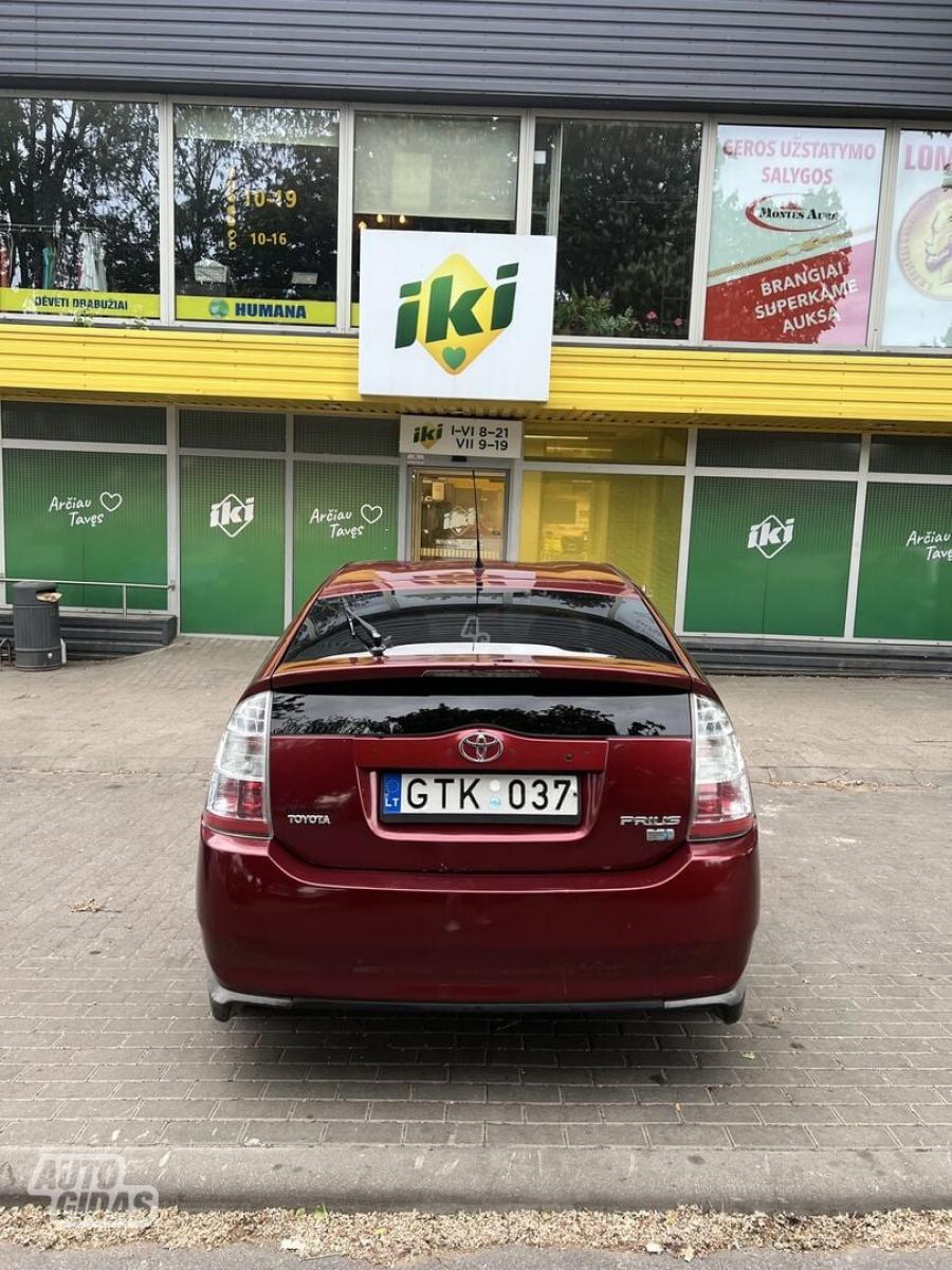 Toyota Prius 2006 in Vilnius, with an engine capacity of 1.50 L and mileage of 300 thousand km for 1950 €, photo 4 on AUTOMOTO.COM.LV