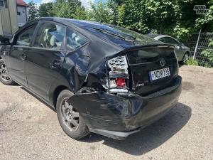 Toyota Prius 2006 Viļņa, ar dzinēja tilpumu 1.50 L un nobraukumu 309 tūkst. km par 1999 €, foto  vietnē AUTOMOTO.COM.LV