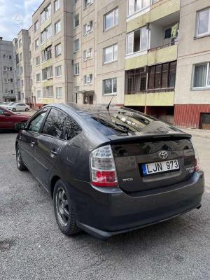 Toyota Prius 2006 in Vilnius, with an engine capacity of 1.50 L and mileage of 300 thousand km for 2990 €, photo  on AUTOMOTO.COM.LV