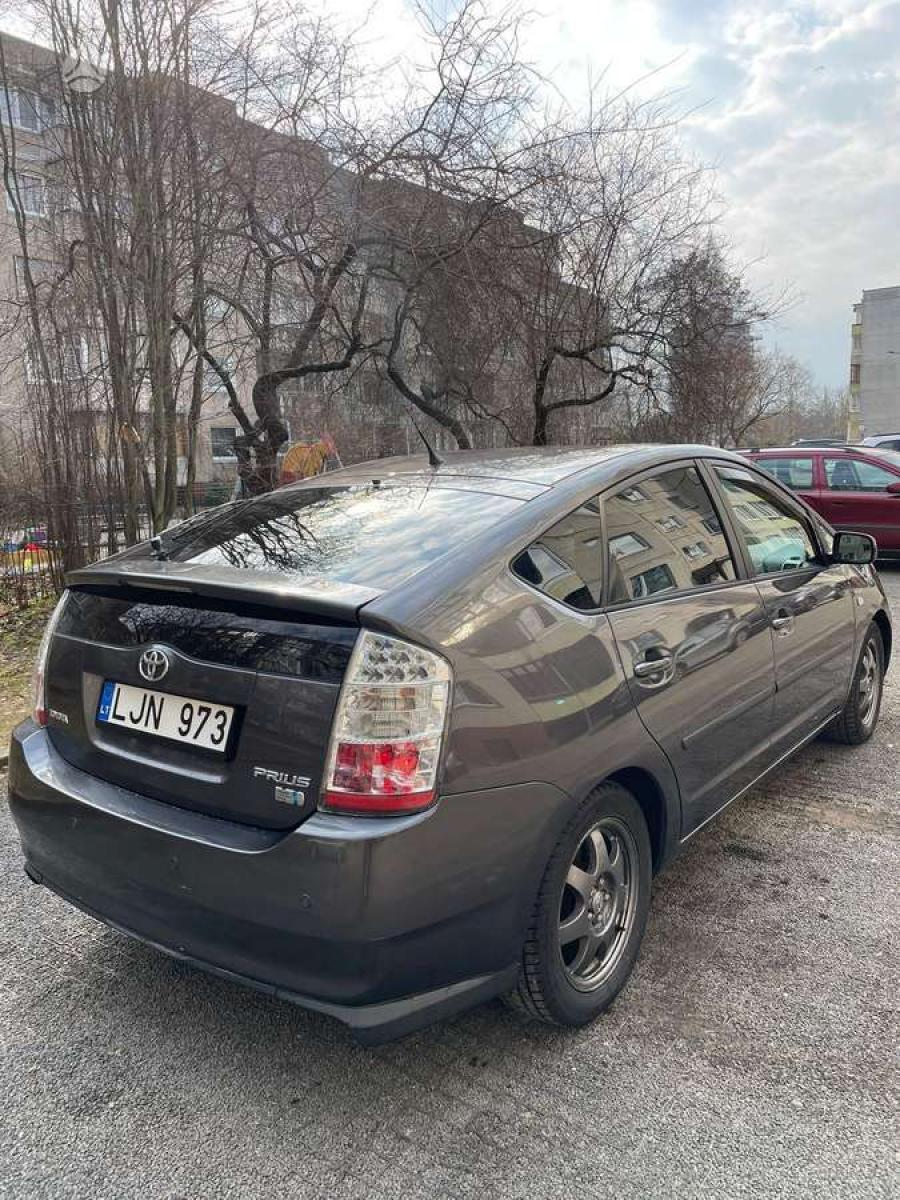 Toyota Prius 2006 Viļņa, ar dzinēja tilpumu 1.50 L un nobraukumu 300 tūkst. km par 2990 €, foto 3 vietnē AUTOMOTO.COM.LV