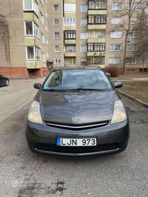 Toyota Prius 2006 Viļņa, ar dzinēja tilpumu 1.50 L un nobraukumu 300 tūkst. km par 2990 €, foto 4 vietnē AUTOMOTO.COM.LV