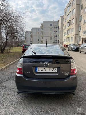 Toyota Prius 2006 Viļņa, ar dzinēja tilpumu 1.50 L un nobraukumu 300 tūkst. km par 2990 €, foto 5 vietnē AUTOMOTO.COM.LV