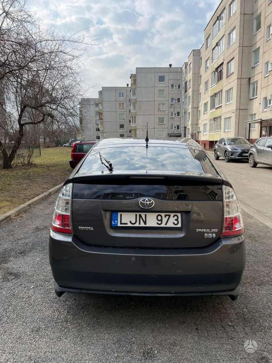 Toyota Prius 2006 Viļņa, ar dzinēja tilpumu 1.50 L un nobraukumu 300 tūkst. km par 2990 €, foto 5 vietnē AUTOMOTO.COM.LV