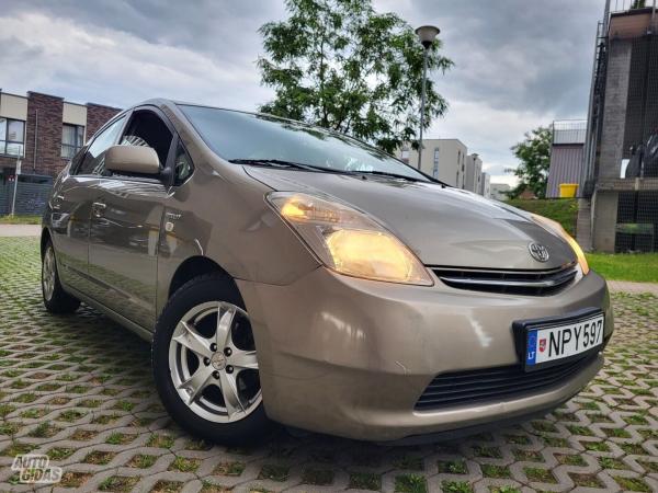 Toyota Prius 2006 in Vilnius, with an engine capacity of 1.50 L and mileage of 345 thousand km for 2950 €, photo 6 on AUTOMOTO.COM.LV