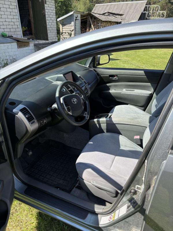 Toyota Prius 2006 in Vilnius, with an engine capacity of 1.50 L and mileage of 47 thousand km for 3900 €, photo 7 on AUTOMOTO.COM.LV