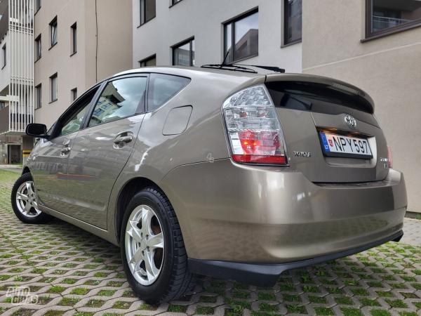 Toyota Prius 2006 in Vilnius, with an engine capacity of 1.50 L and mileage of 345 thousand km for 2950 €, photo 1 on AUTOMOTO.COM.LV