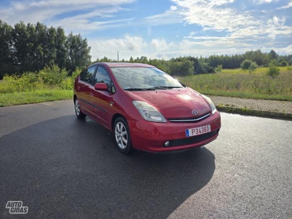 Toyota Prius 2006 in Vilnius, with an engine capacity of 1.50 L and mileage of 233 thousand km for 2950 €, photo 1 on AUTOMOTO.COM.LV