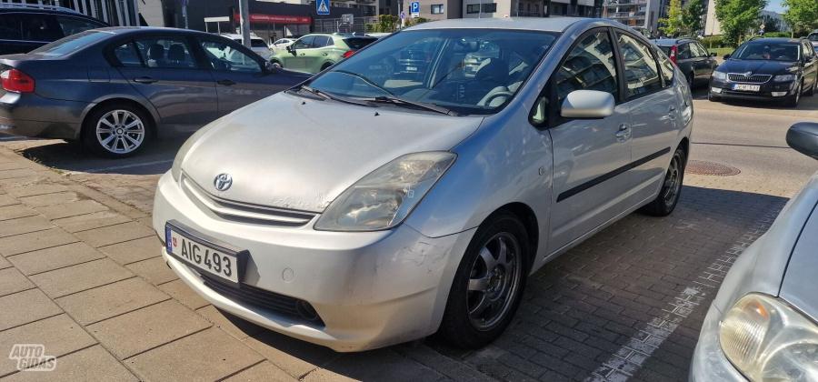 Toyota Prius 2006 in Vilnius, with an engine capacity of 1.50 L and mileage of 350 thousand km for 1599 €, photo 1 on AUTOMOTO.COM.LV
