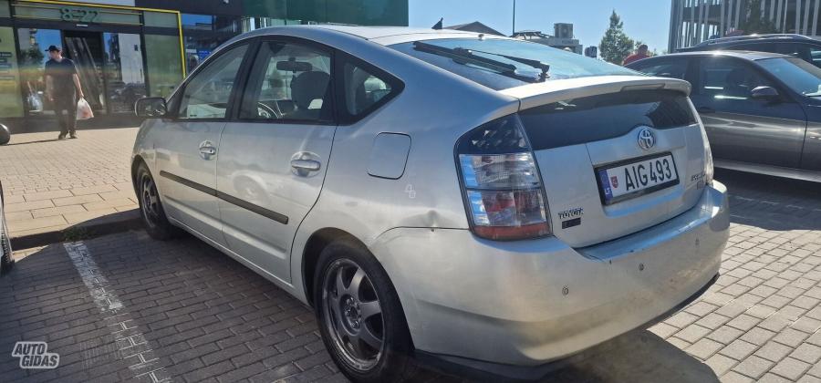 Toyota Prius 2006 in Vilnius, with an engine capacity of 1.50 L and mileage of 350 thousand km for 1599 €, photo 4 on AUTOMOTO.COM.LV