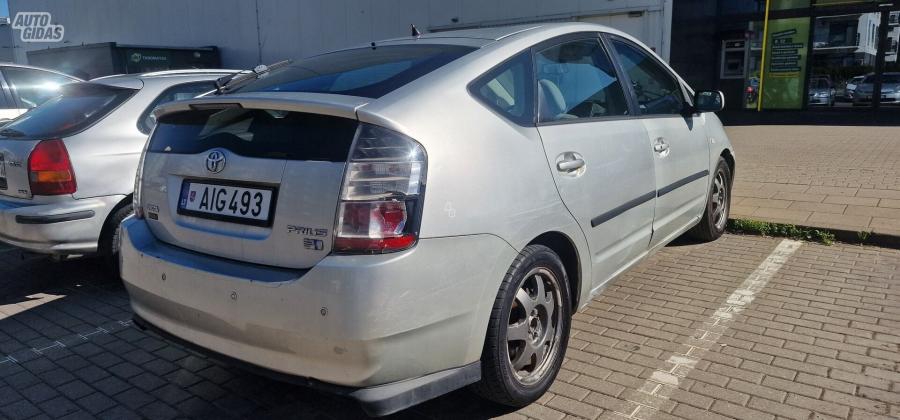 Toyota Prius 2006 in Vilnius, with an engine capacity of 1.50 L and mileage of 350 thousand km for 1599 €, photo 5 on AUTOMOTO.COM.LV