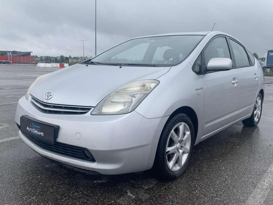 Toyota Prius 2006 Viļņa, ar dzinēja tilpumu 1.50 L un nobraukumu 332 tūkst. km par 3700 €, foto 1 vietnē AUTOMOTO.COM.LV