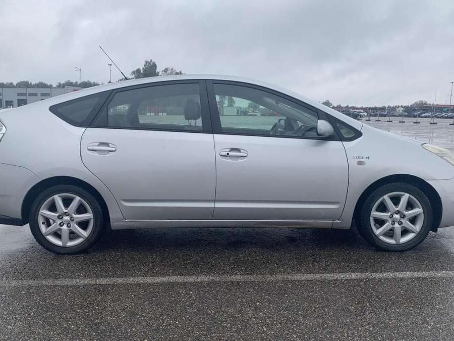 Toyota Prius 2006 Viļņa, ar dzinēja tilpumu 1.50 L un nobraukumu 332 tūkst. km par 3700 €, foto 5 vietnē AUTOMOTO.COM.LV