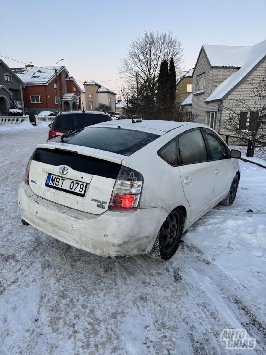 Toyota Prius 2007 Šauļi, ar dzinēja tilpumu 1.50 L un nobraukumu 260 tūkst. km par 1450 €, foto 4 vietnē AUTOMOTO.COM.LV
