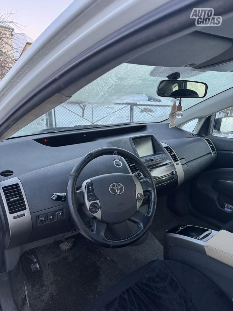 Toyota Prius 2007 Šauļi, ar dzinēja tilpumu 1.50 L un nobraukumu 260 tūkst. km par 1450 €, foto 5 vietnē AUTOMOTO.COM.LV