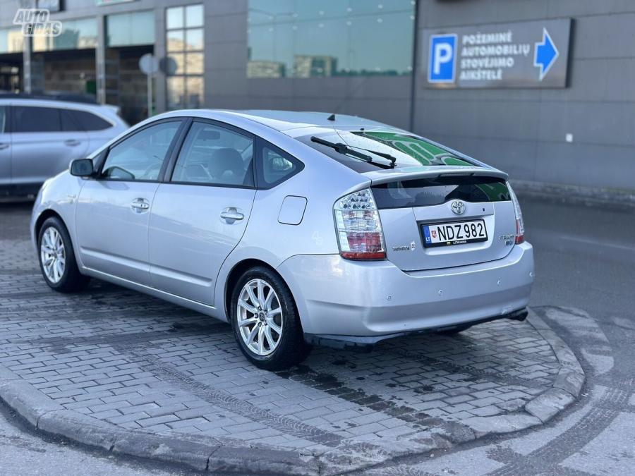 Toyota Prius 2007 in Vilnius, with an engine capacity of 1.50 L and mileage of 255 thousand km for 3400 €, photo 7 on AUTOMOTO.COM.LV