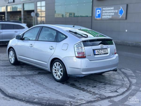 Toyota Prius 2007 in Vilnius, with an engine capacity of 1.50 L and mileage of 241 thousand km for 2900 €, photo 7 on AUTOMOTO.COM.LV
