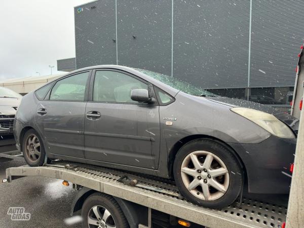 Toyota Prius 2007 in Kaunas, with an engine capacity of 1.50 L and mileage of 213 thousand km for 2850 €, photo 2 on AUTOMOTO.COM.LV