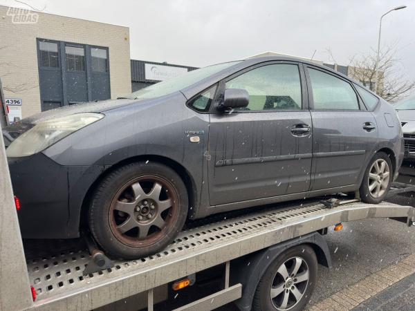 Toyota Prius 2007 in Kaunas, with an engine capacity of 1.50 L and mileage of 213 thousand km for 2850 €, photo 3 on AUTOMOTO.COM.LV