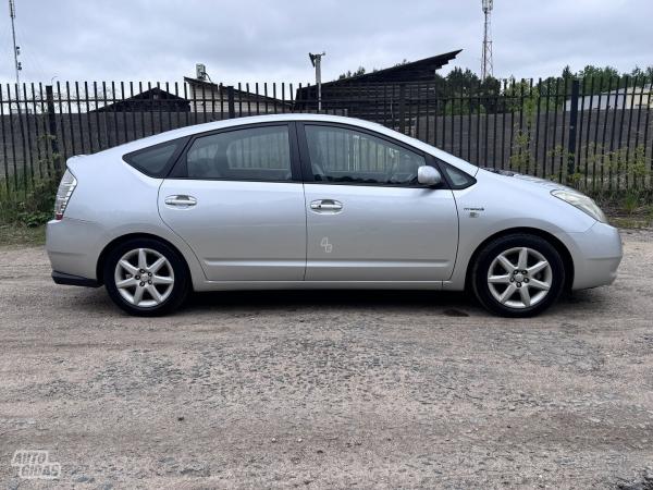 Toyota Prius 2007 in Vilnius, with an engine capacity of 1.50 L and mileage of 228 thousand km for 4650 €, photo 3 on AUTOMOTO.COM.LV
