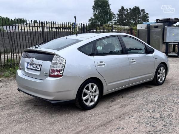 Toyota Prius 2007 in Vilnius, with an engine capacity of 1.50 L and mileage of 228 thousand km for 4650 €, photo 4 on AUTOMOTO.COM.LV
