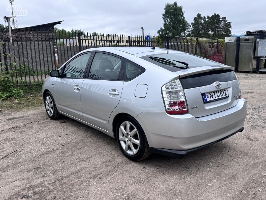 Toyota Prius 2007 in Vilnius, with an engine capacity of 1.50 L and mileage of 228 thousand km for 4650 €, photo 8 on AUTOMOTO.COM.LV