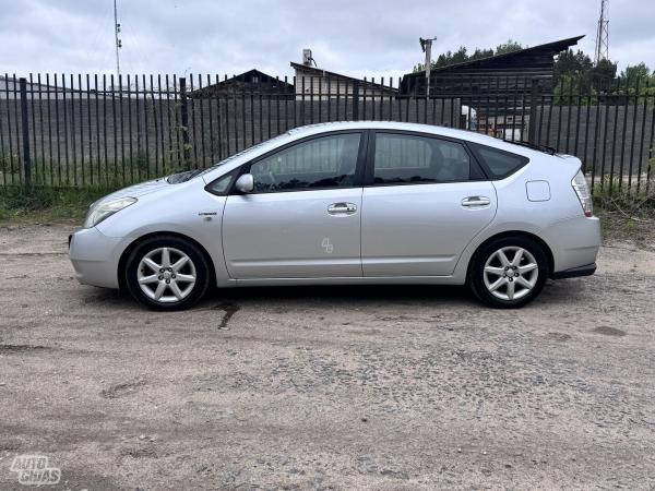 Toyota Prius 2007 in Vilnius, with an engine capacity of 1.50 L and mileage of 228 thousand km for 4650 €, photo 8 on AUTOMOTO.COM.LV