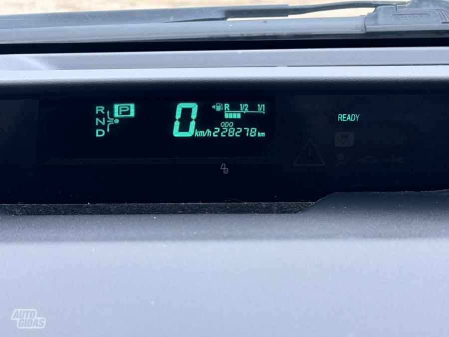 Toyota Prius 2007 in Vilnius, with an engine capacity of 1.50 L and mileage of 228 thousand km for 4650 €, photo 14 on AUTOMOTO.COM.LV