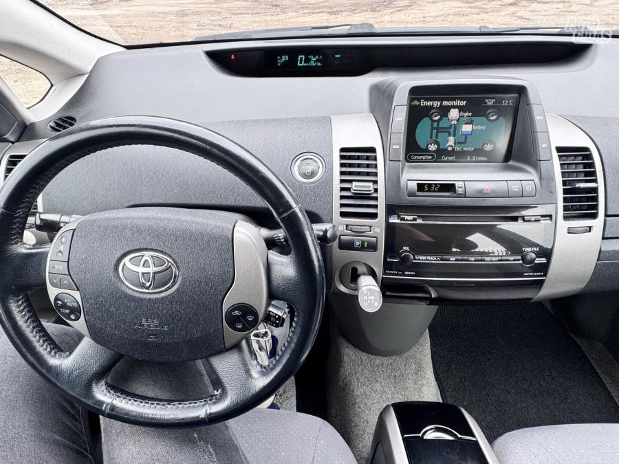 Toyota Prius 2007 in Vilnius, with an engine capacity of 1.50 L and mileage of 228 thousand km for 4650 €, photo 15 on AUTOMOTO.COM.LV