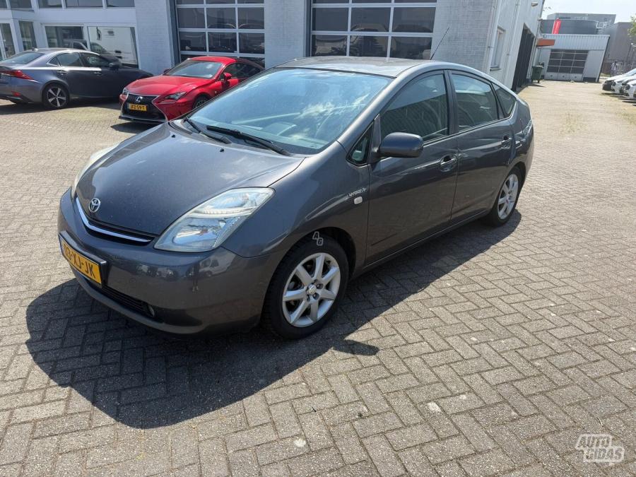 Toyota Prius 2007 in Kaunas, with an engine capacity of 1.50 L and mileage of 200 thousand km for 3200 €, photo 3 on AUTOMOTO.COM.LV