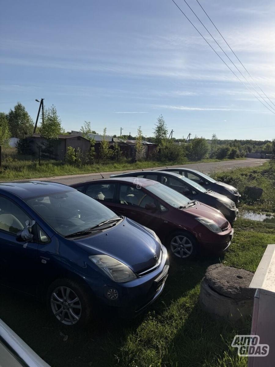Toyota Prius 2007 in Kaunas, with an engine capacity of 1.50 L and mileage of 200 thousand km for 3200 €, photo 9 on AUTOMOTO.COM.LV