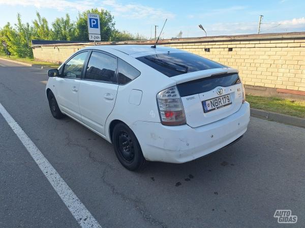 Toyota Prius 2007 in Klaipeda, with an engine capacity of 1.50 L and mileage of 700 thousand km for 1999 €, photo 6 on AUTOMOTO.COM.LV