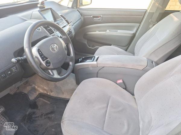 Toyota Prius 2007 in Klaipeda, with an engine capacity of 1.50 L and mileage of 700 thousand km for 1999 €, photo 8 on AUTOMOTO.COM.LV