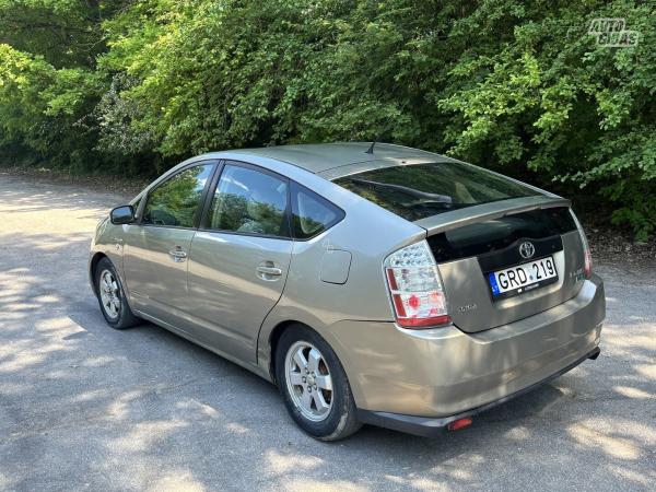 Toyota Prius 2007 in Kaunas, with an engine capacity of 1.50 L and mileage of 330 thousand km for 2250 €, photo 4 on AUTOMOTO.COM.LV
