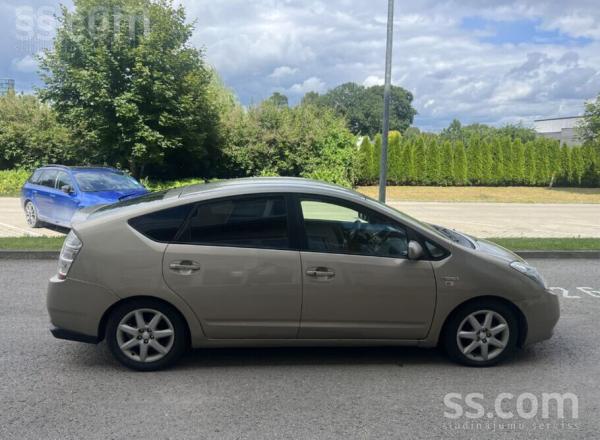 Toyota Prius 2007 in Riga, with an engine capacity of 1.50 L and mileage of 0 thousand km for 2590 €, photo 4 on AUTOMOTO.COM.LV